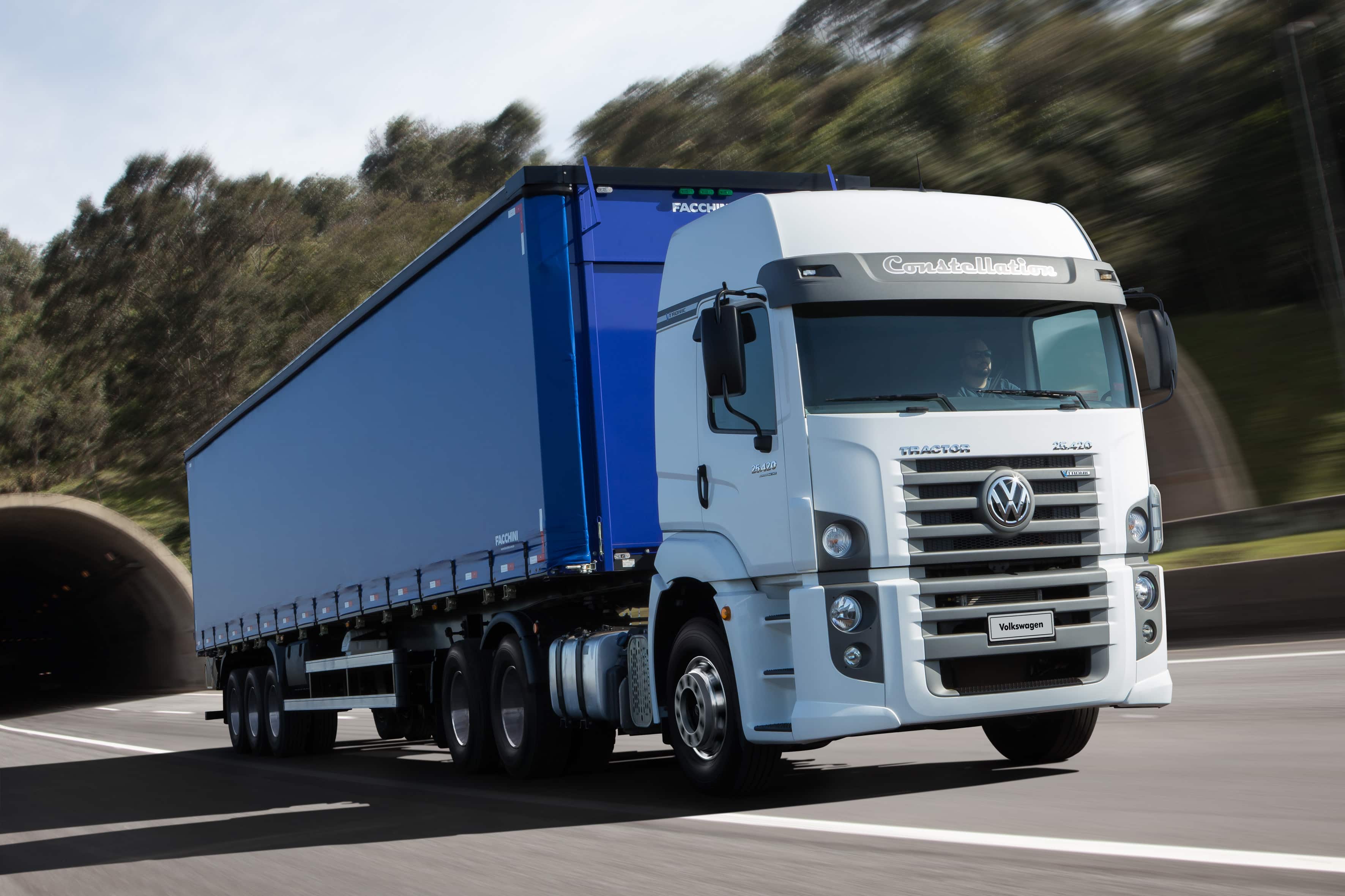 Volkswagen Constellation Line